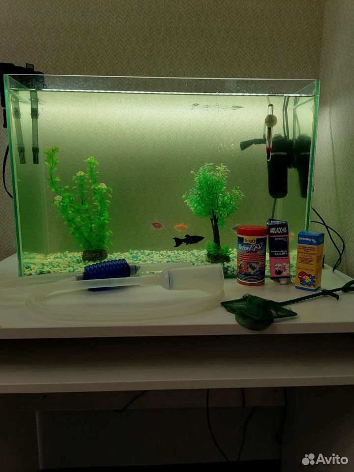 Аквариум с рыбками и принадлежностями