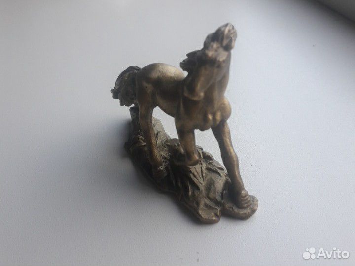 Лошадь из чистого золота