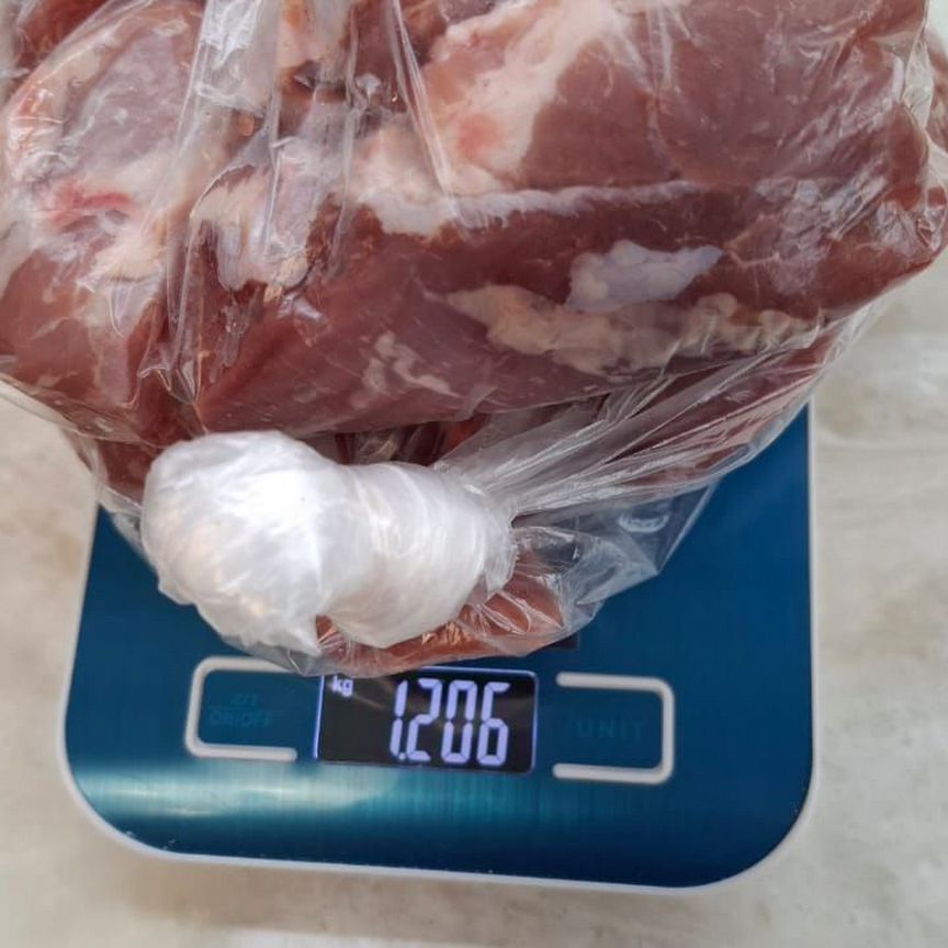 Мясо говядина обрезь, кости. Куриные каркасы