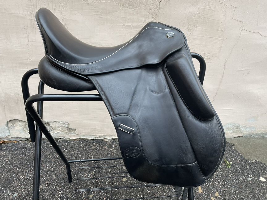 Седло выездковое Hennig MFT