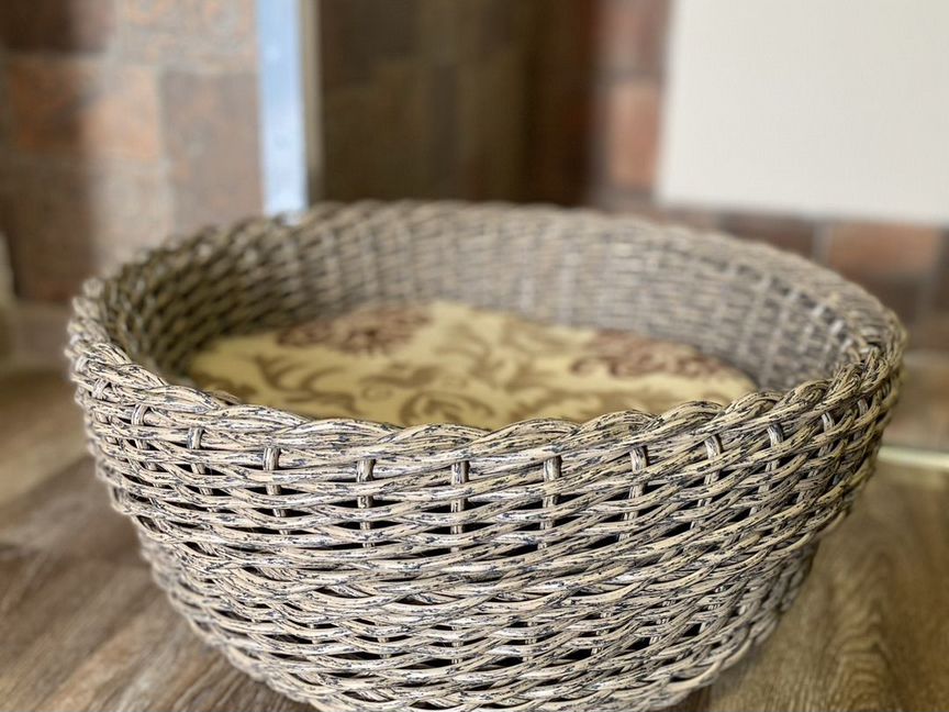 Лежанка корзина для животных из ротанга