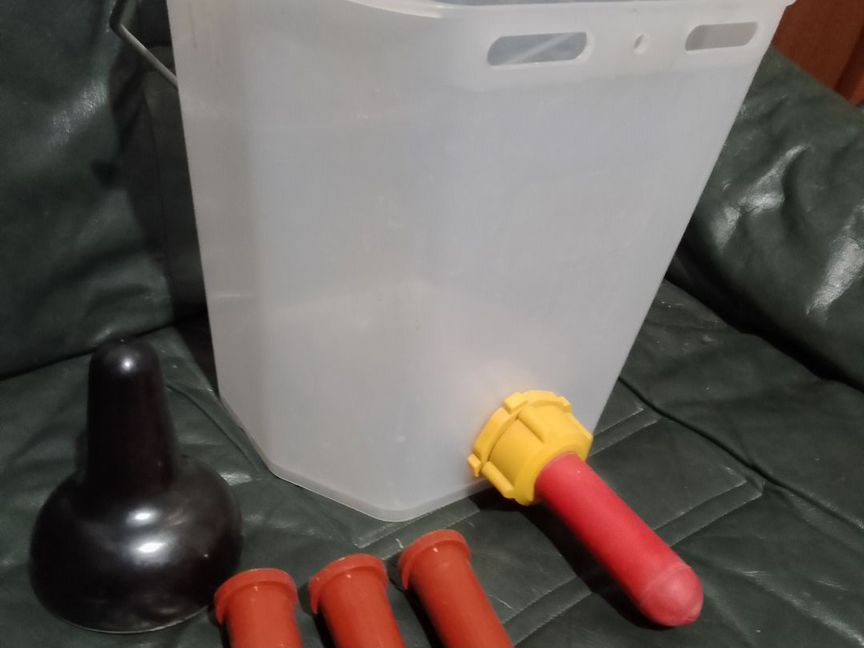 Ведро для выпойки телят с клапаном 10 л, Доставка