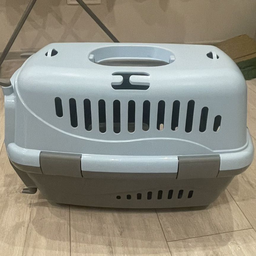 Переноска для кошек и маленьких собак