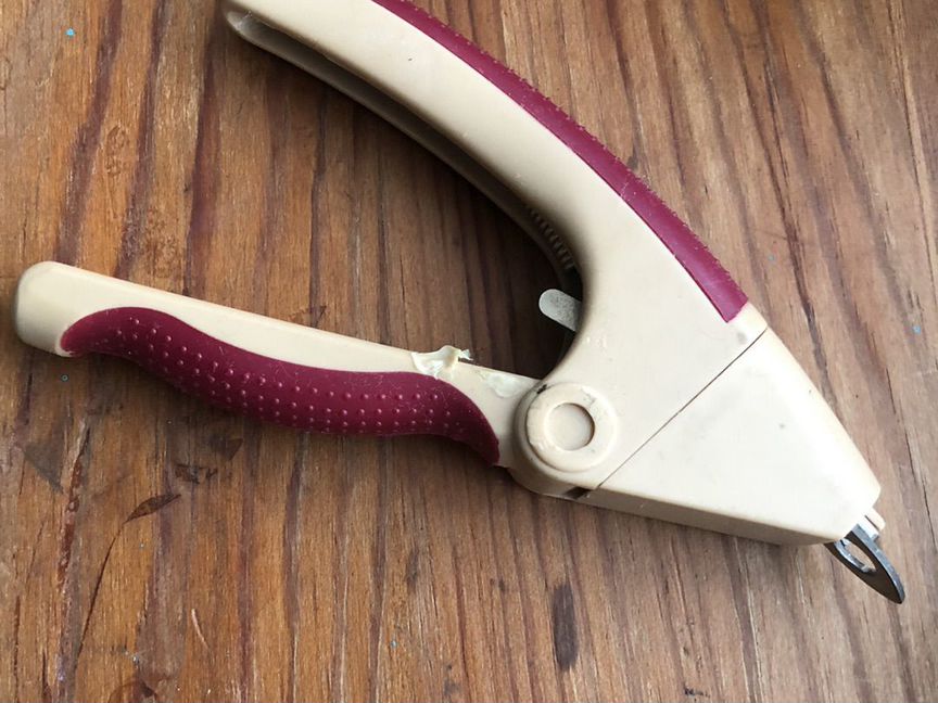 Когтеточка и кусачки