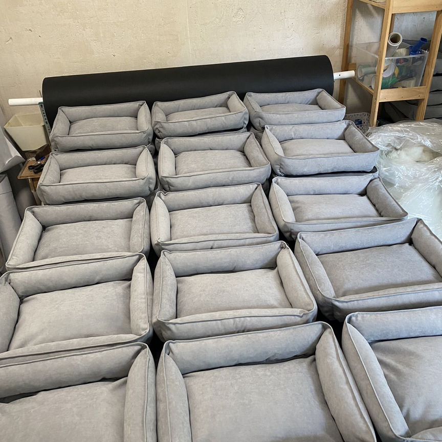 Лежанка серая. Мебельный велюр