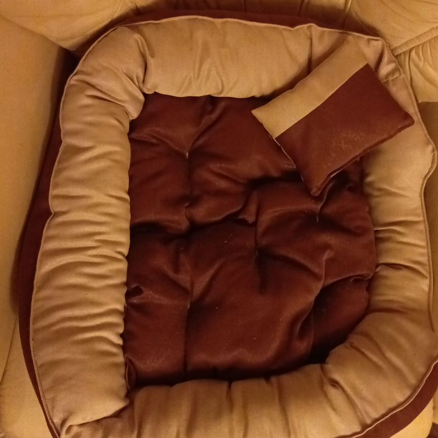 Лежанка для кошек и маленьких собак