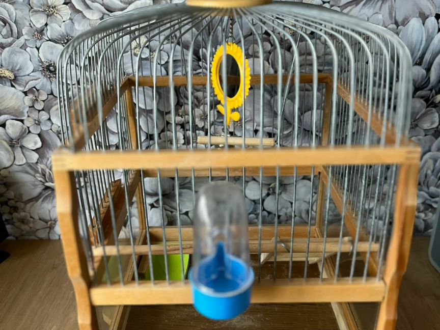 Клетка для птиц деревянная