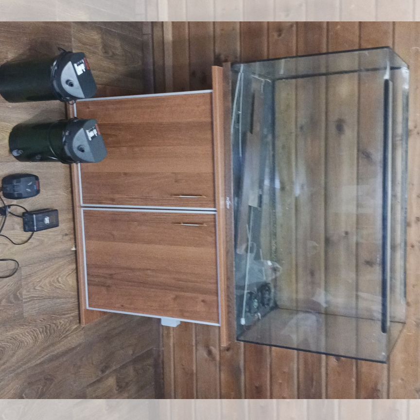 Аквариум с тумбой и оборудованием