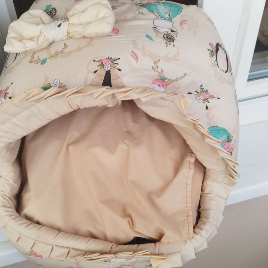 Лежанка для котенка