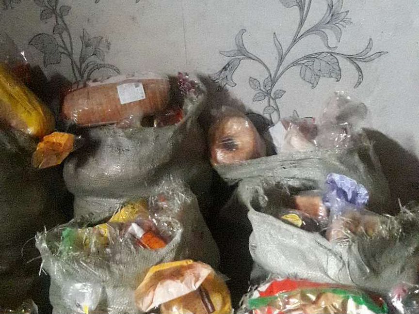 Хлеб мешками для животных