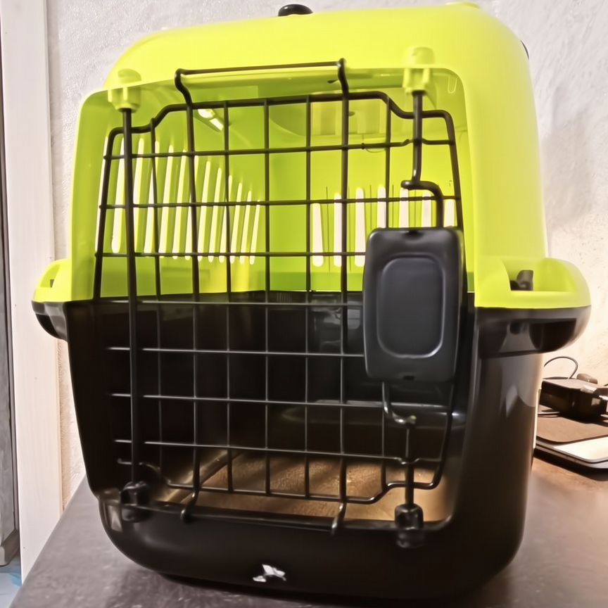 Переноска для животных пластиковая