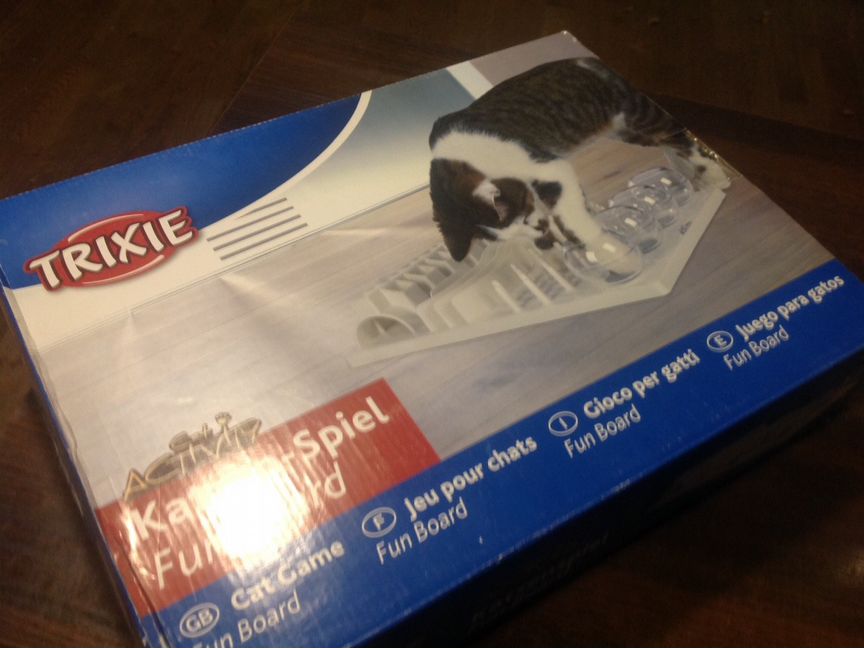 Кормушка-тренажёр. Германия