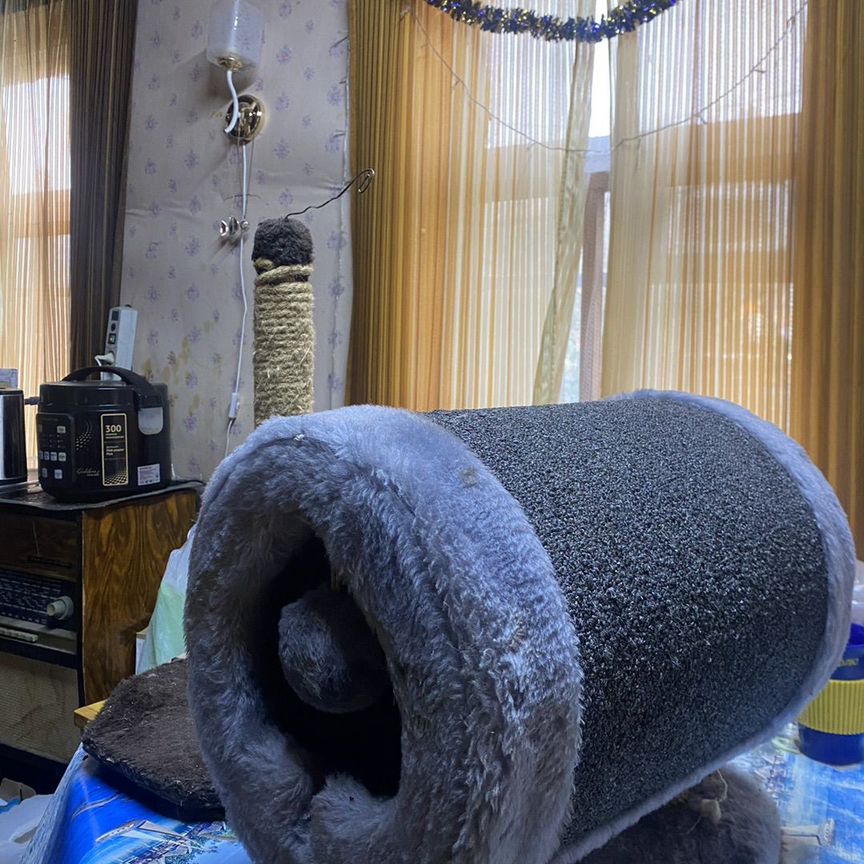 Кошачий домик с когтеточкой