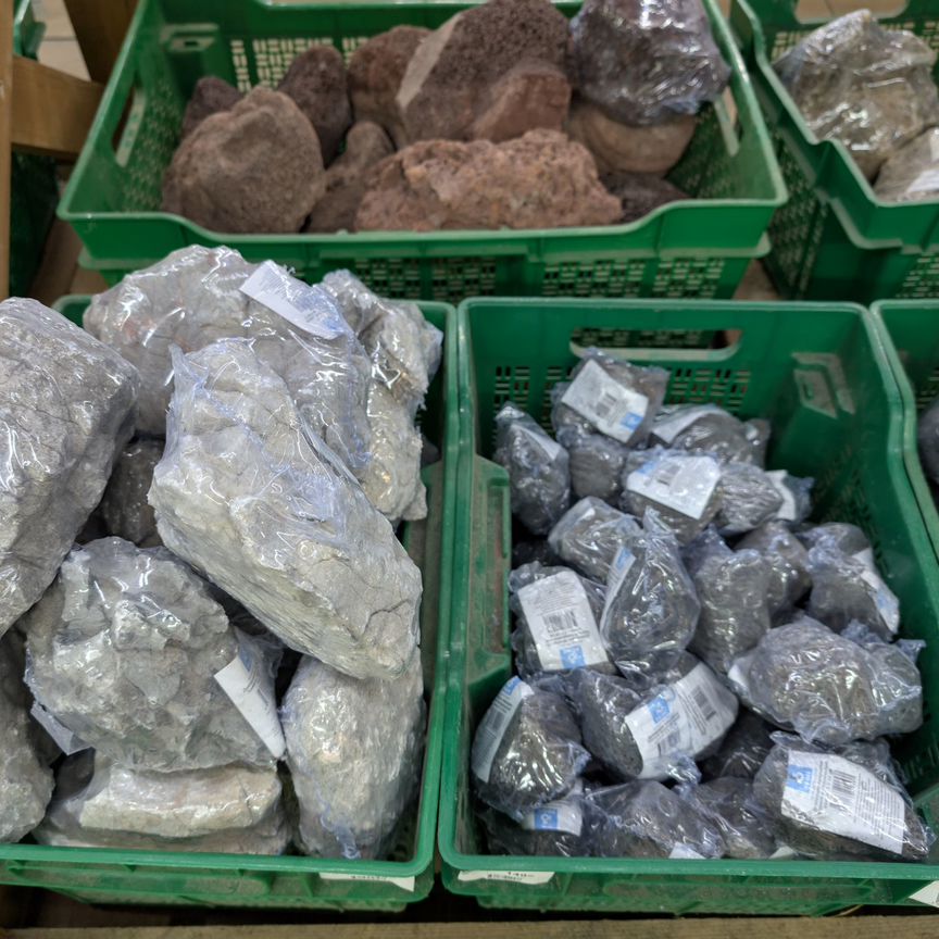 Камни а аквариум в ассортименте на Гарибальди