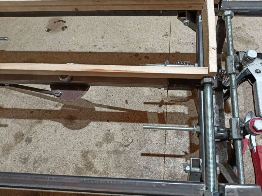 Станок для натяжения проволоки пчеловодных рамок