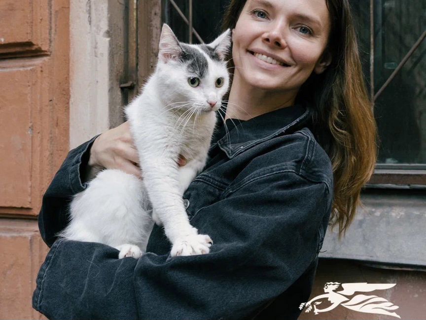 Глаша позирует с Елизаветой Боярской