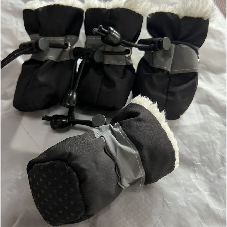 Зимние ботинки для маленьких собак