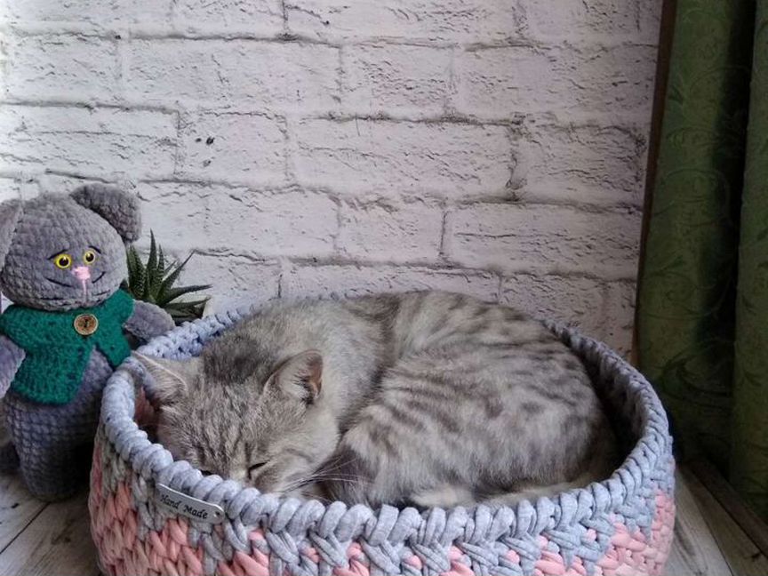Лежанка для питомца. Корзина для кошки