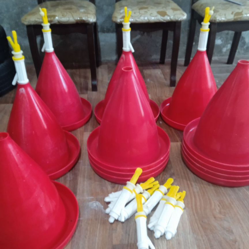 Подвесная поилка для бройлеров индюшек уток гусей