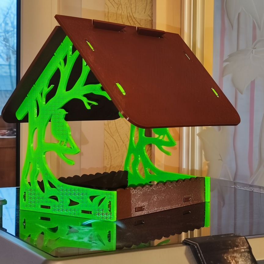 Кормушка для птиц уличная пластик