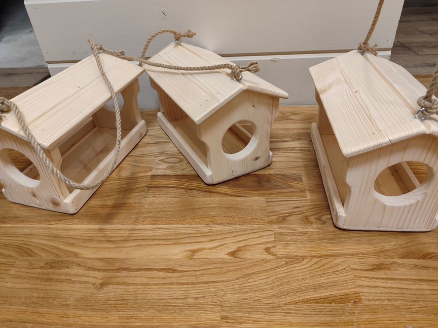 Кормушки для птиц и белок