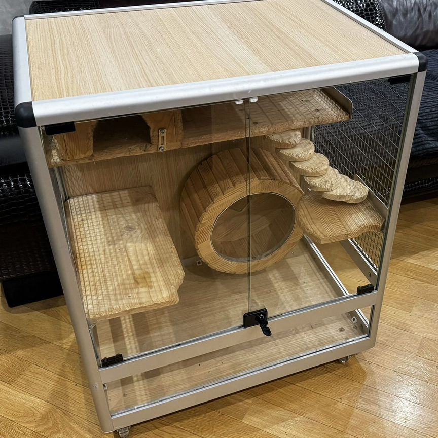 Клетка/витрина для шиншилл/грызунов