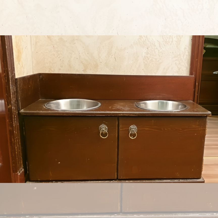 Подставка/полка/ящик для собак