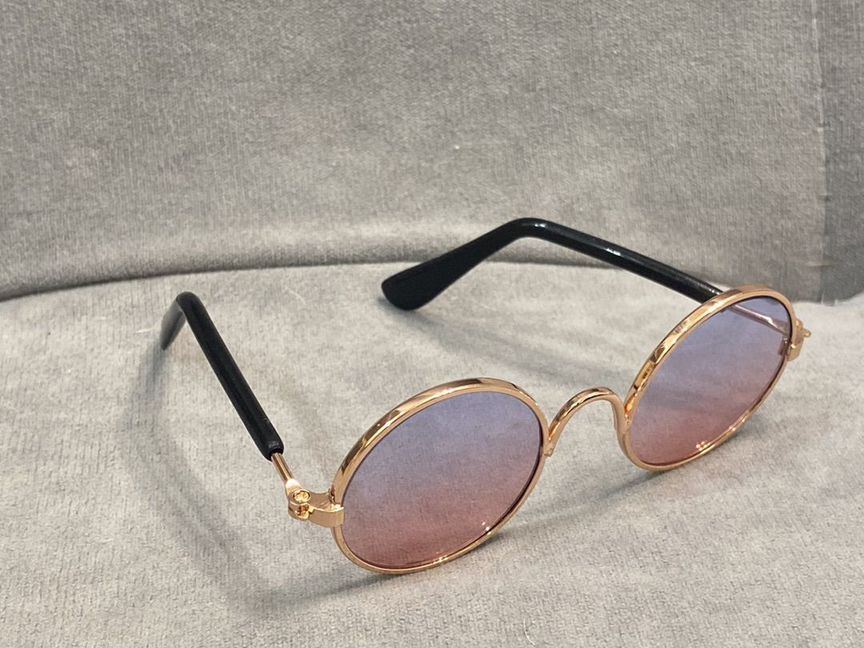 Очки для животных с цветными стеклами