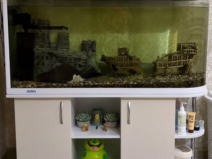 Продам аквариум с тумбой jebo
