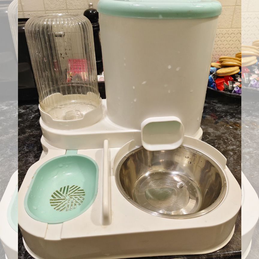 Автоматическая кормушка для кошек и собак