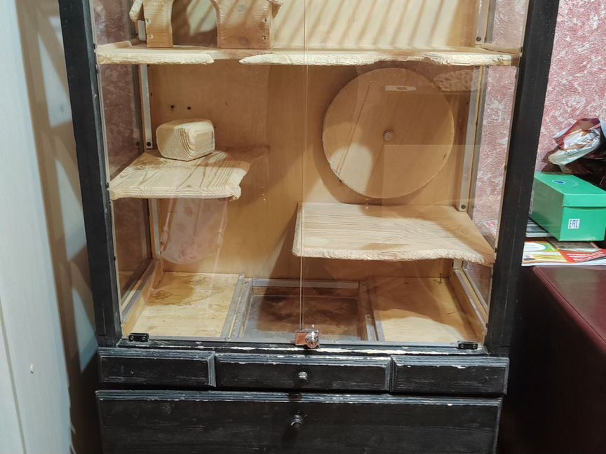 Клетка витрина для шиншиллы бу