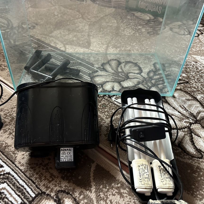 Аквариум 50 литров, с лампами и фильтром