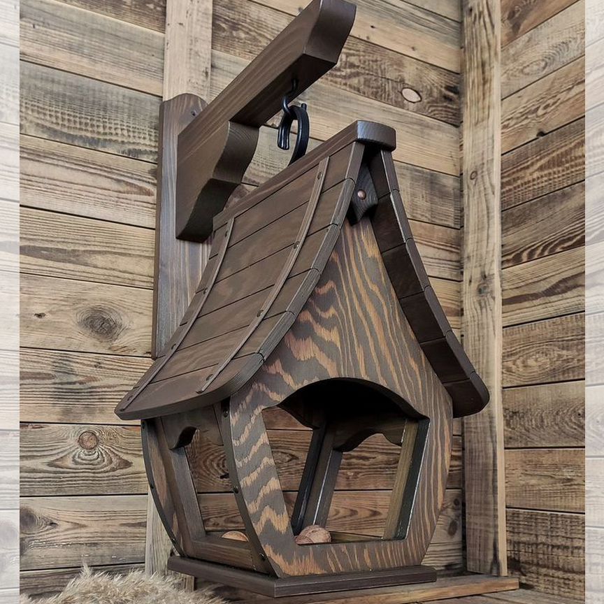Кормушка для птиц из дерева
