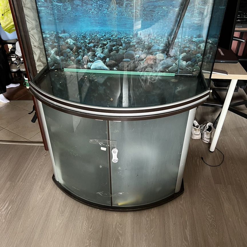 Аквариум большой со всем оборудованием