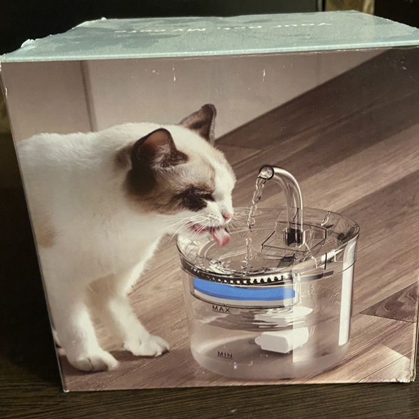 Фонтан-поилка для котов