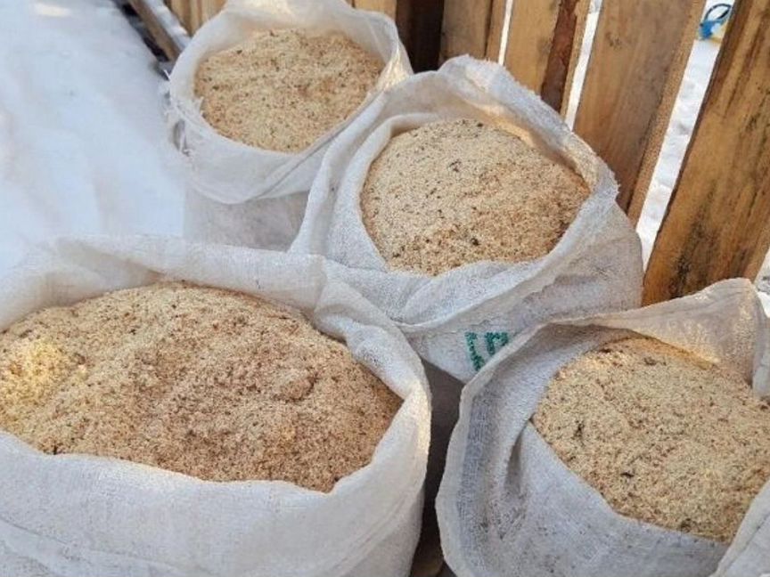 Опилки в мешках