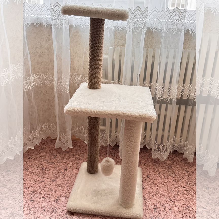 Когтеточка напольная с лежанкой и игрушкой