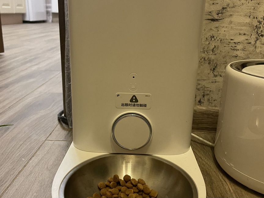 Автоматическая кормушка с миской