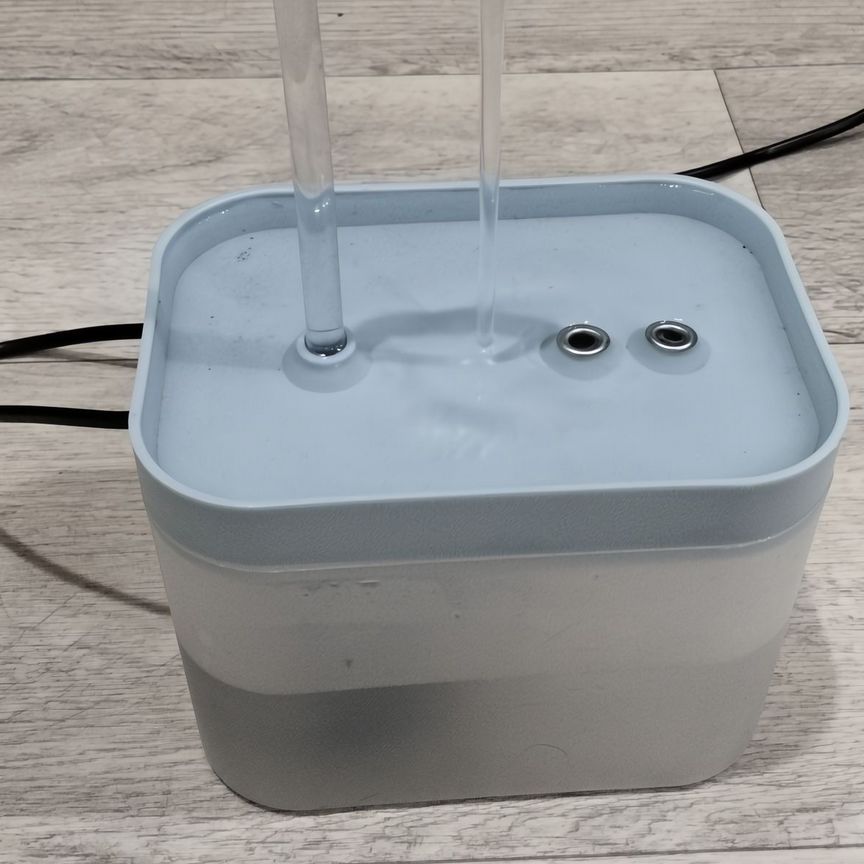 Поилка для кошек и собак