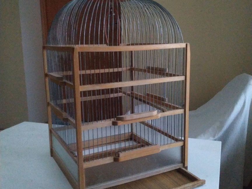 Деревянная клетка для птиц