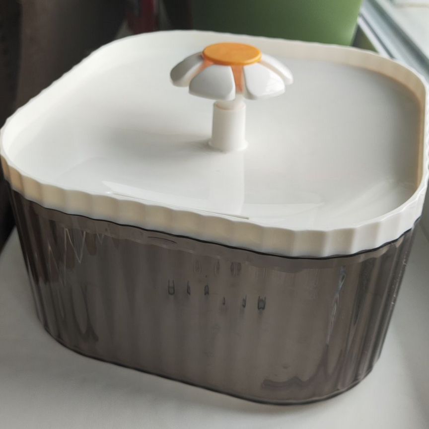 Фонтан поилка для кошек