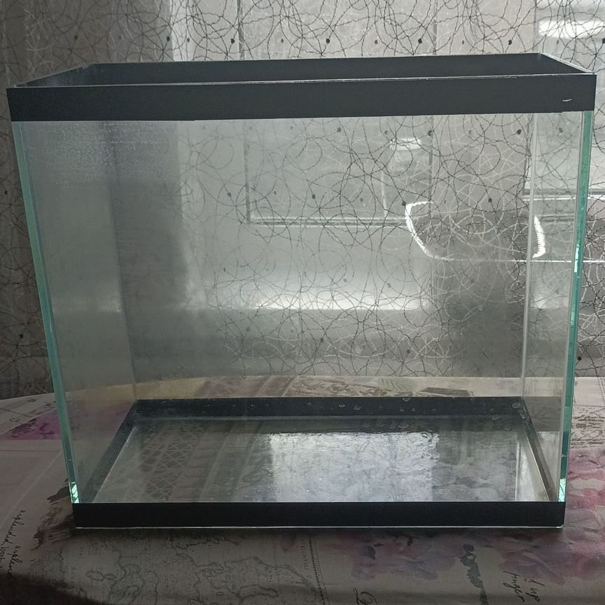 Аквариум и все принадлежности для него