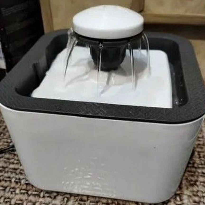 Фонтан поилка для кошек