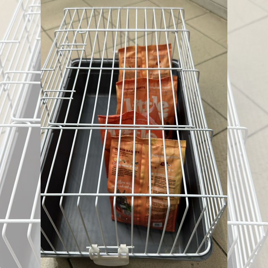 Клетка, корм