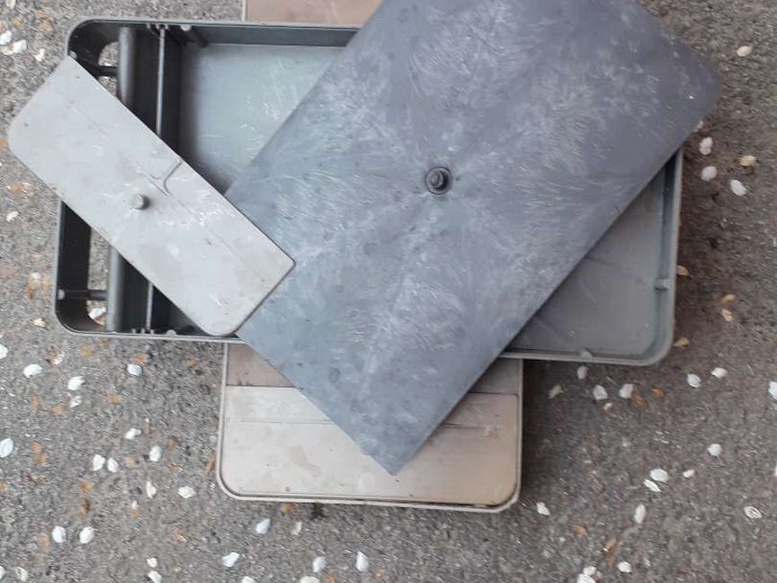 Кормушка для пчёл 2 литра и 1 литр