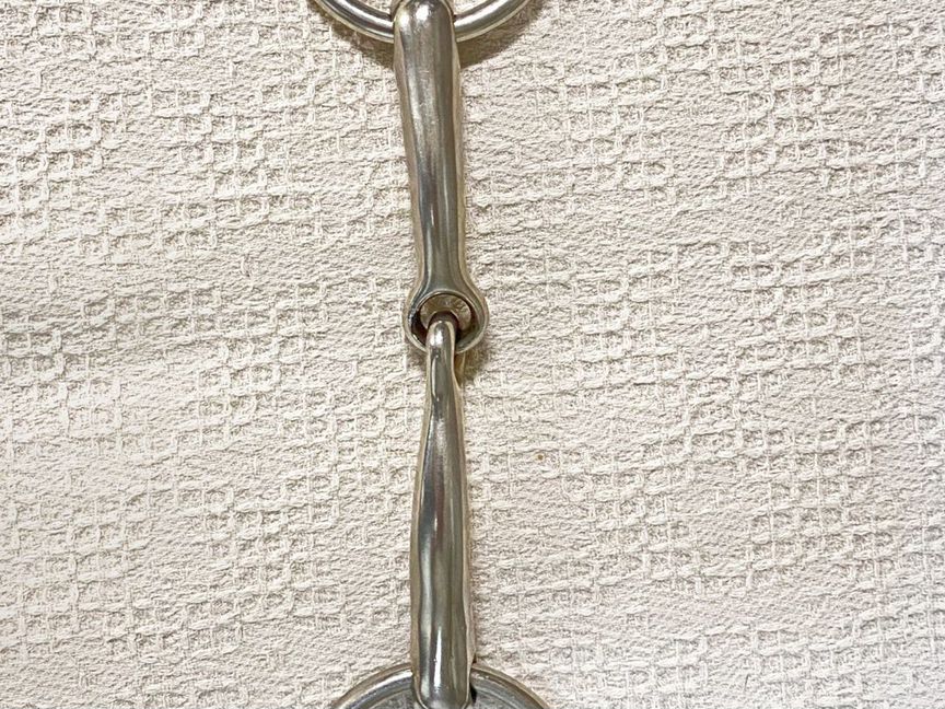 Трензель для лошади