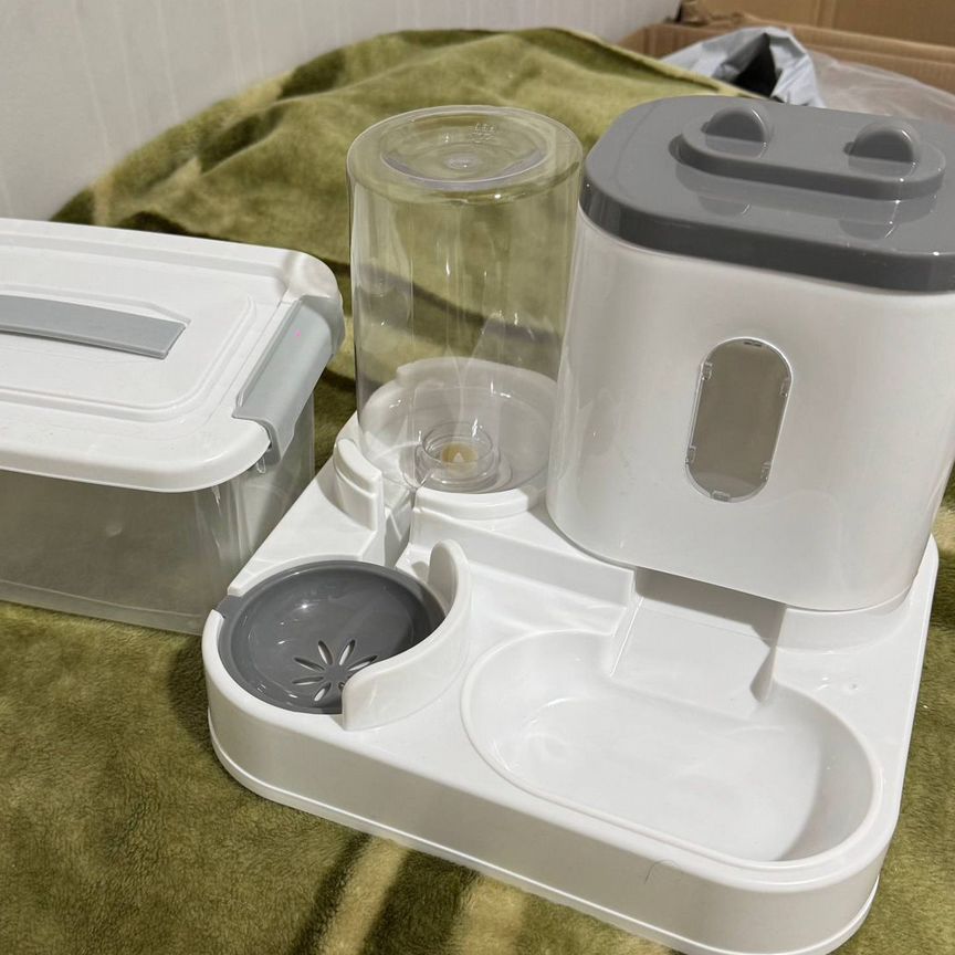 Диспенсер для воды и корма для домашних животных