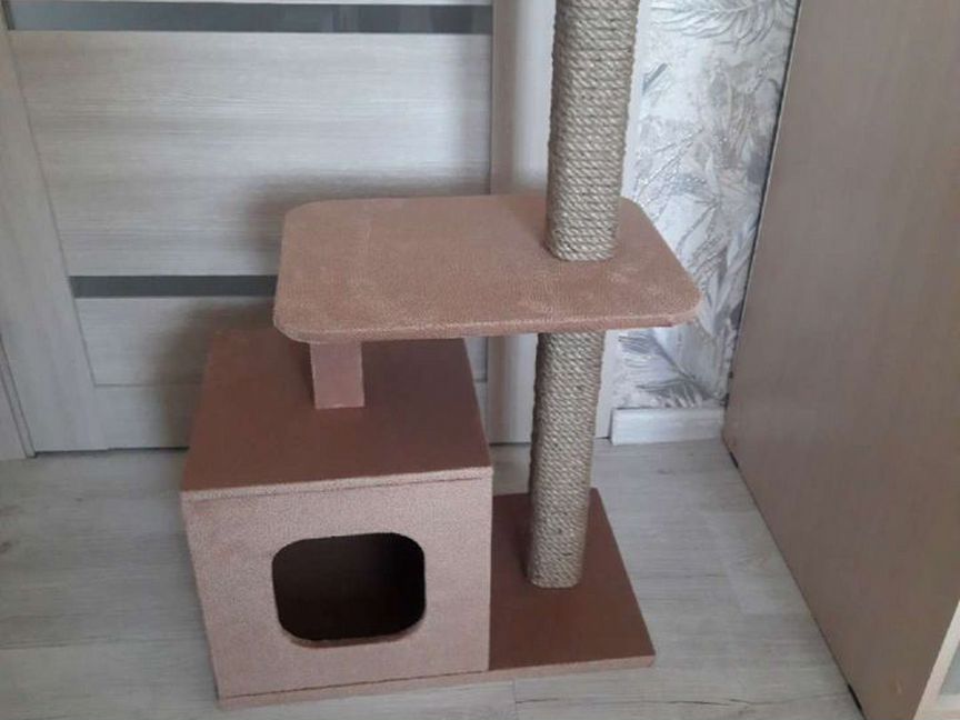 Домик для кошки с когтеточкой 90 см