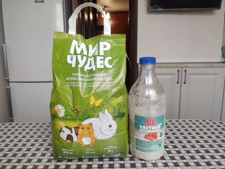 Наполнитель, лакомства, домик для хомяка