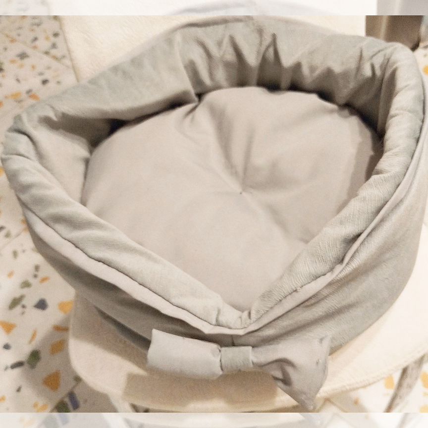 Лежанка для кошек